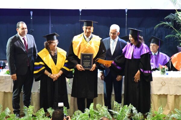 La Universidad UTE realiza su trigésima primera graduación ...